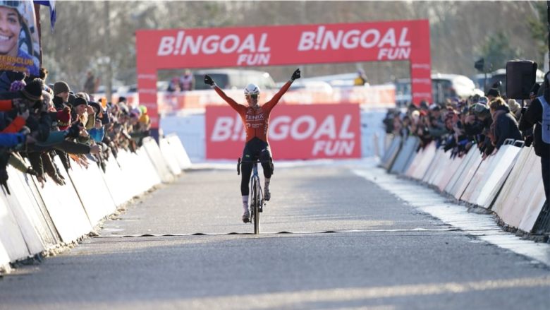 Cyclo-cross. Cyclo-cross. Coupe du Monde - Ceylin Alvarado remporte la ...